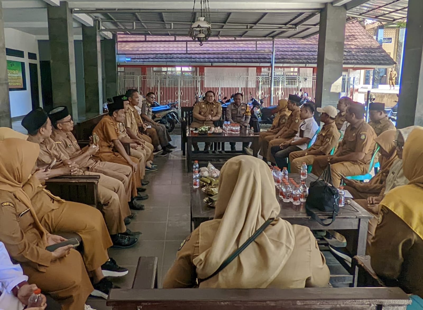 Wujudkan Wilayah Bersih, Camat Sukagumiwang Inisiasi Program Bank ...